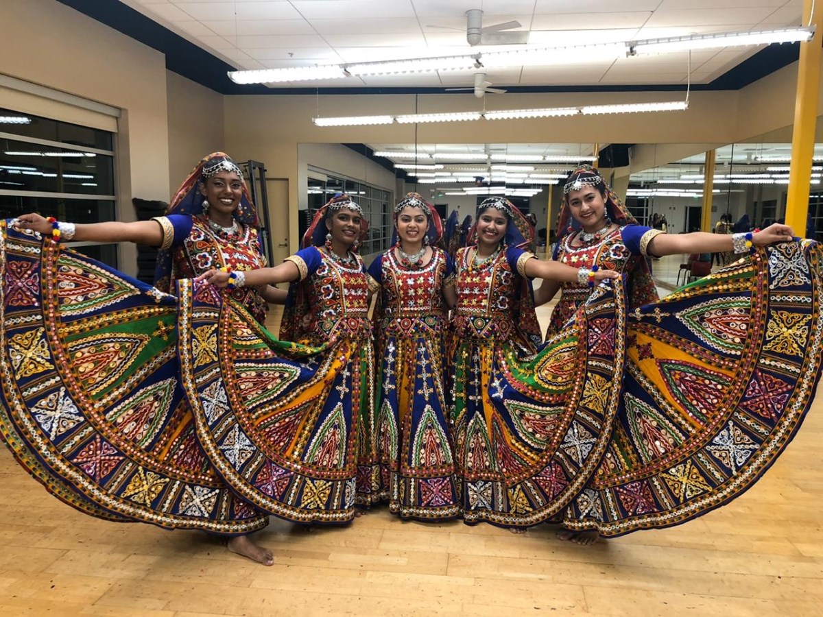 Ghoomar Lehengas for Dance Teams – Indian Dance Costumes for Rent